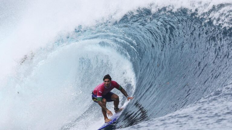 Le surfeur brésilien Gabriel Medina, bronze aux Jeux Olympiques